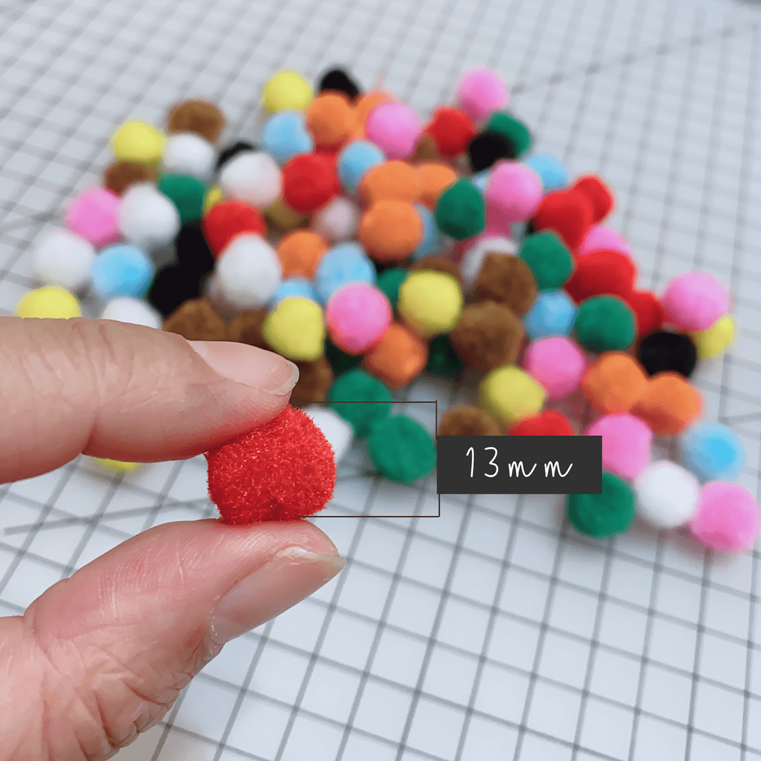 Pompones Colores Surtidos – Creaciones Pascua